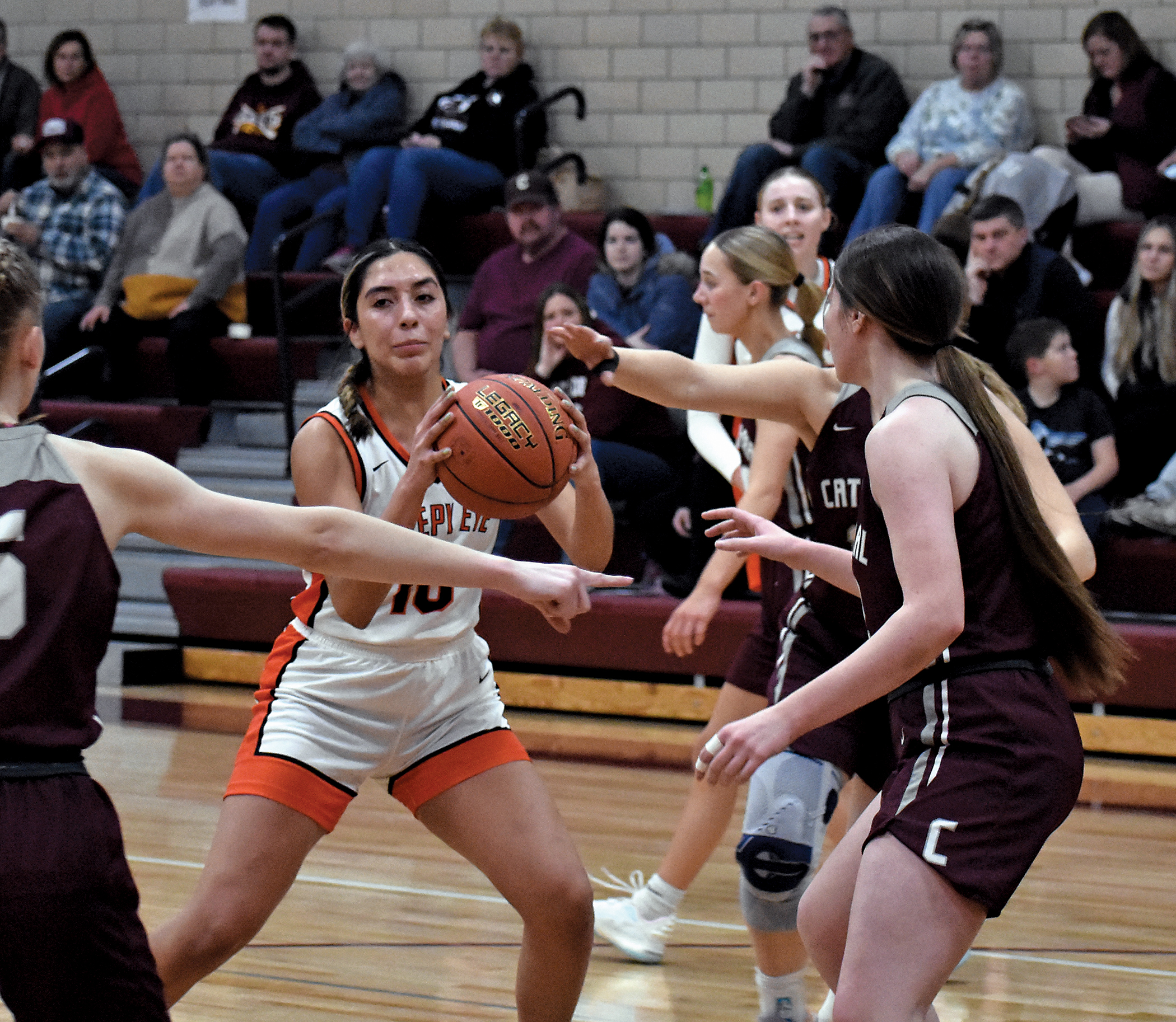 Sleepy Eye girls run by Cathedral | News, Sports, Jobs - The Journal